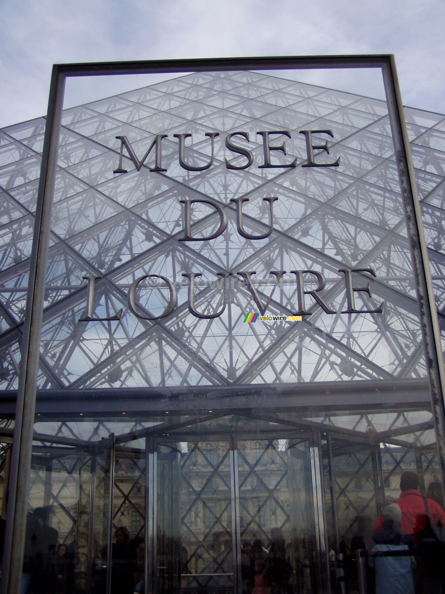 Photos > Musée du Louvre : l'entrée > Original | velowire